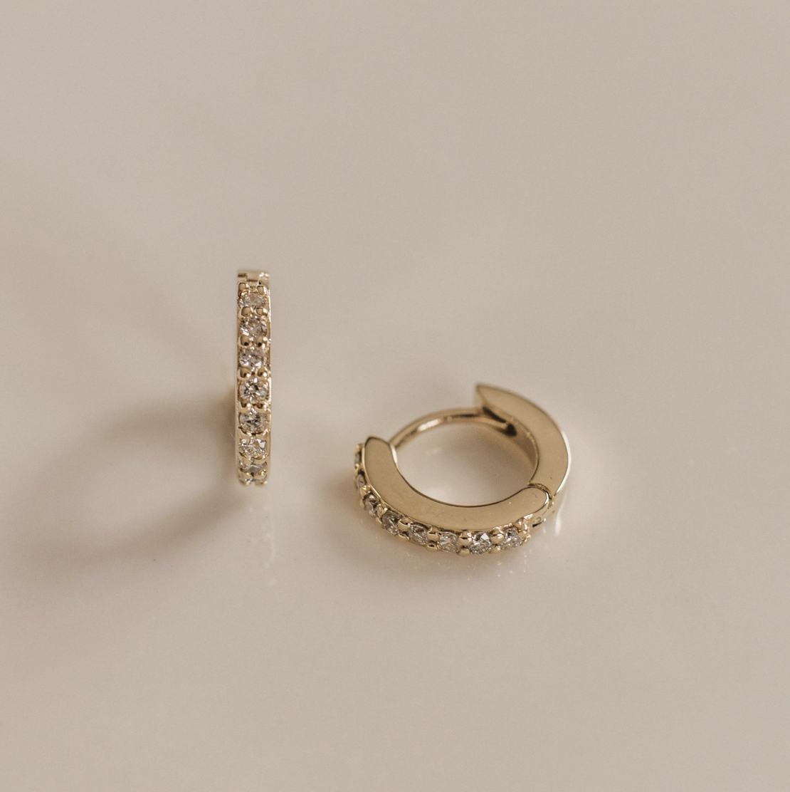 The Diamond Huggies – Ring Artisan